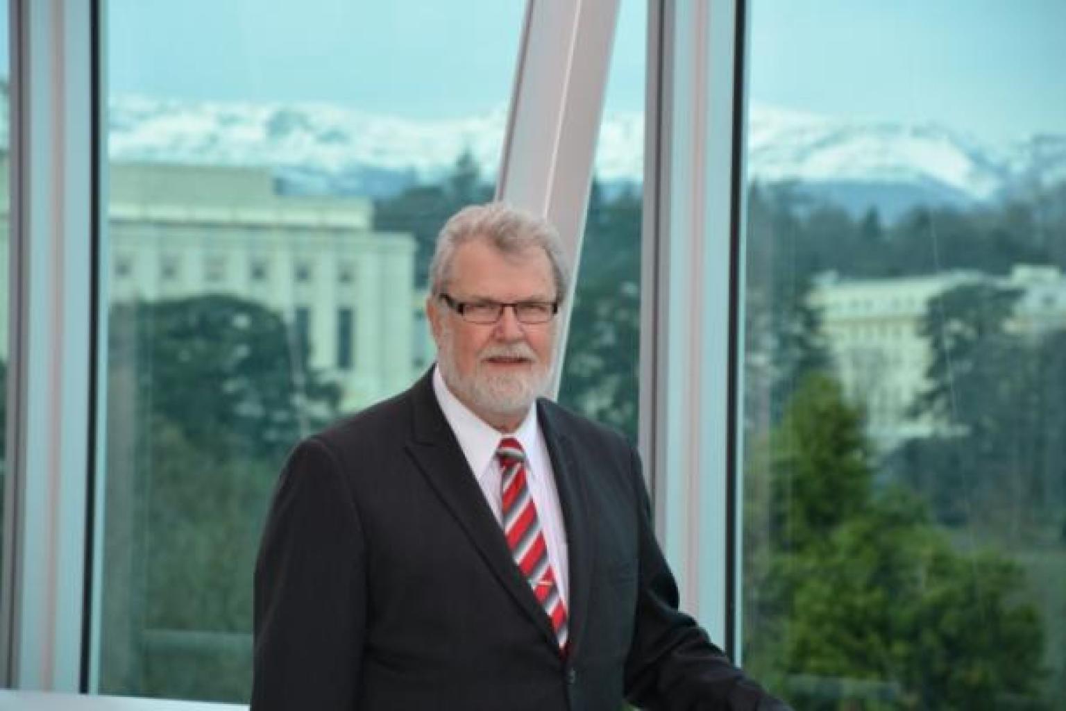 WMO former president David Grimes is honoured